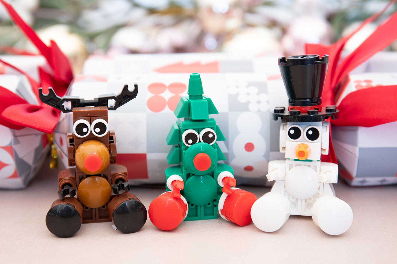 Build and Play Christmas Building Block Christmas Crackers (6 x 13-inc ...